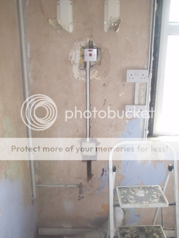 Fixing oval conduit | Screwfix Community Forum