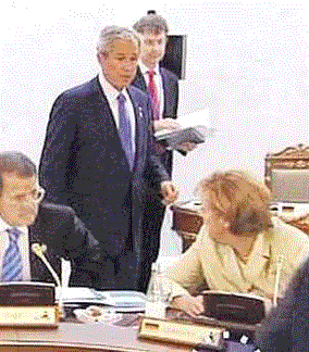 FARK.com: (9779158) George "Hands Wandering" Bush grabbed the wrong gal ...